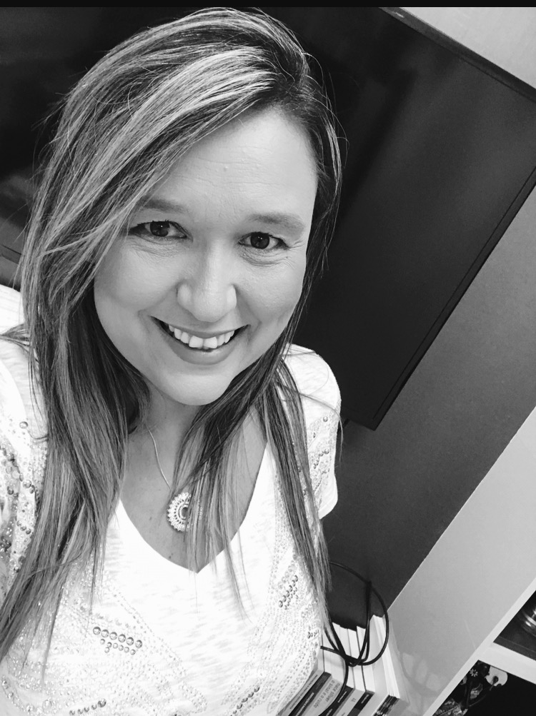 Carla Pollake - Faculdade Cásper Líbero